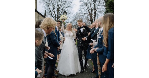 biodegradable wedding confetti at joe roots wedding