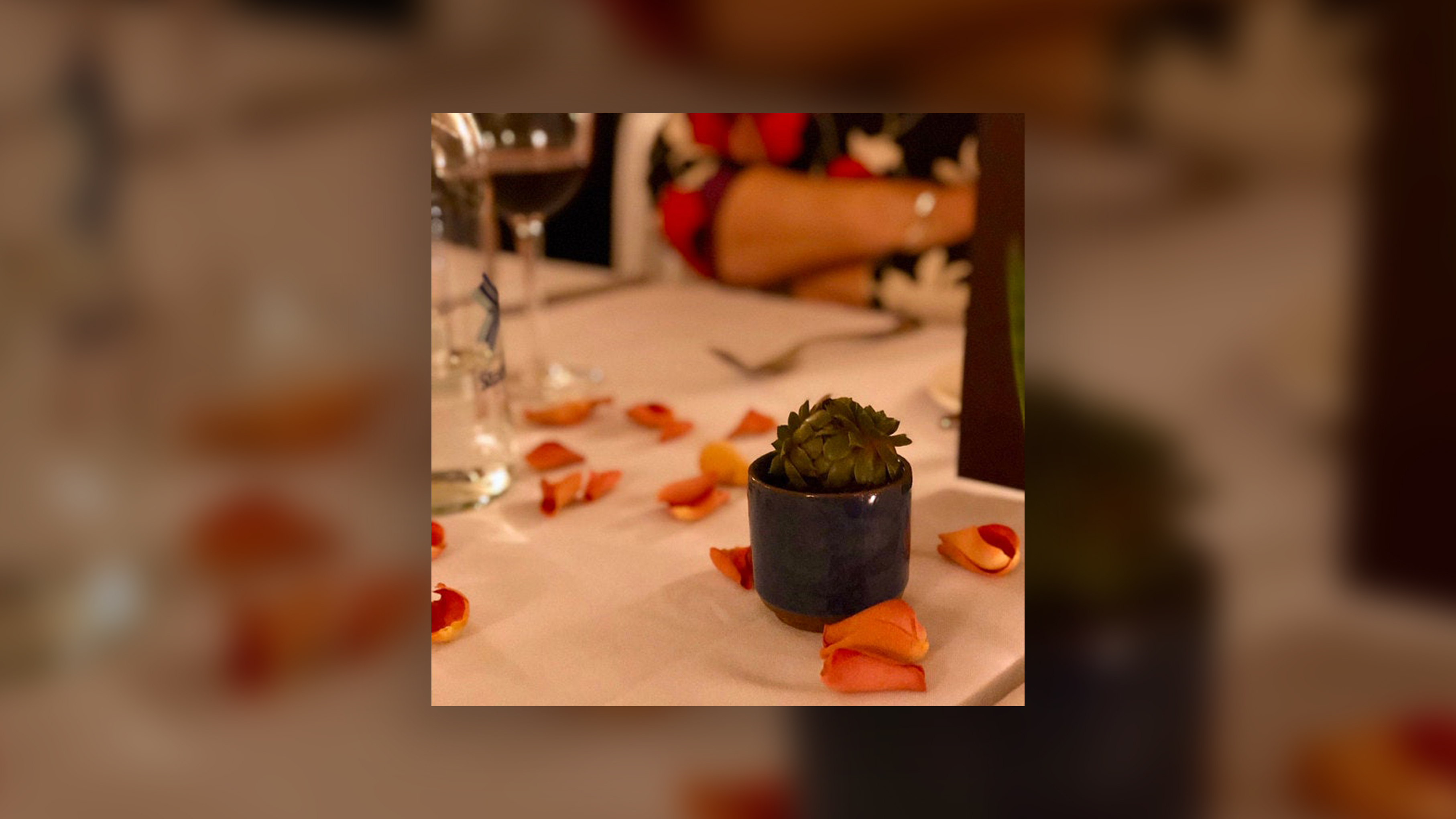 Rose Petal Table Decoration for Weddings